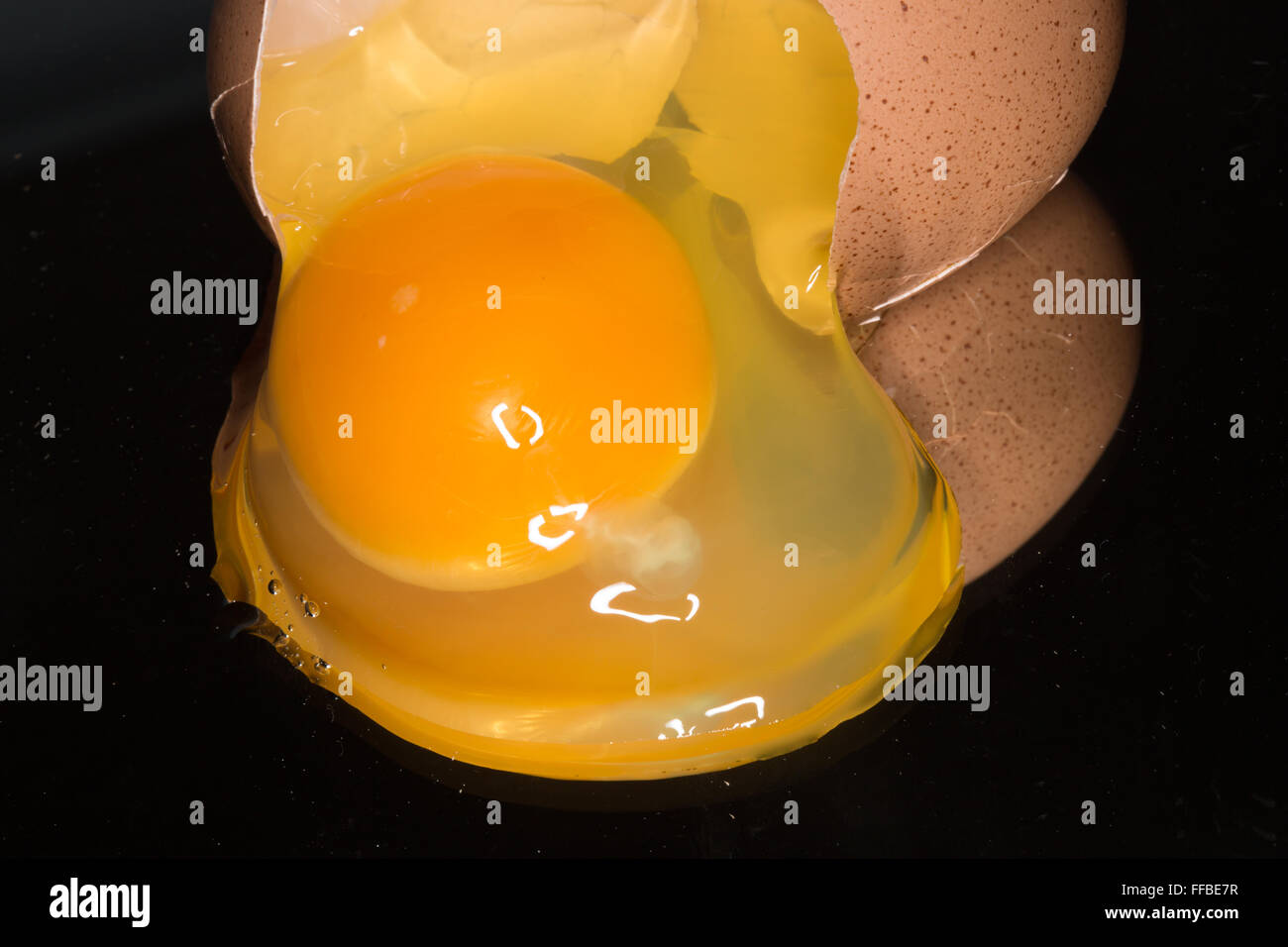 A macro image of a fresh Hens egg broken on a work surface Stock Photo ...