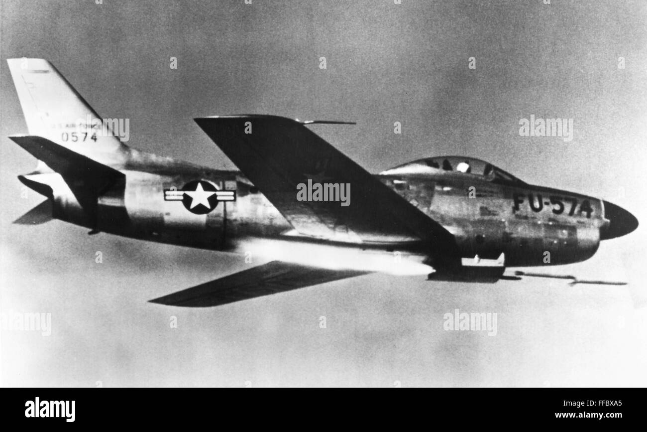 F-86 JET FIGHTER PLANE. /nKorean War era North American F-86 Sabre ...
