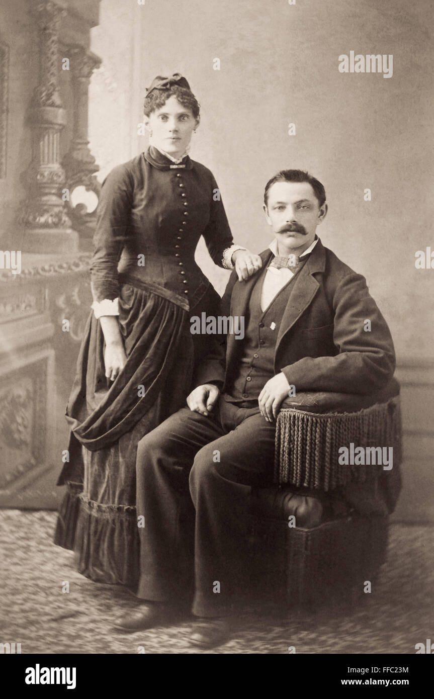 Victorian couple portrait hi-res stock photography and images - Alamy