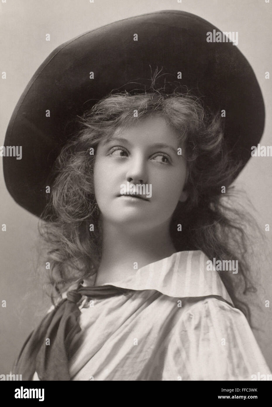 LAURA HOPE CREWS /n(1879-1942). American actress. Original cabinet ...