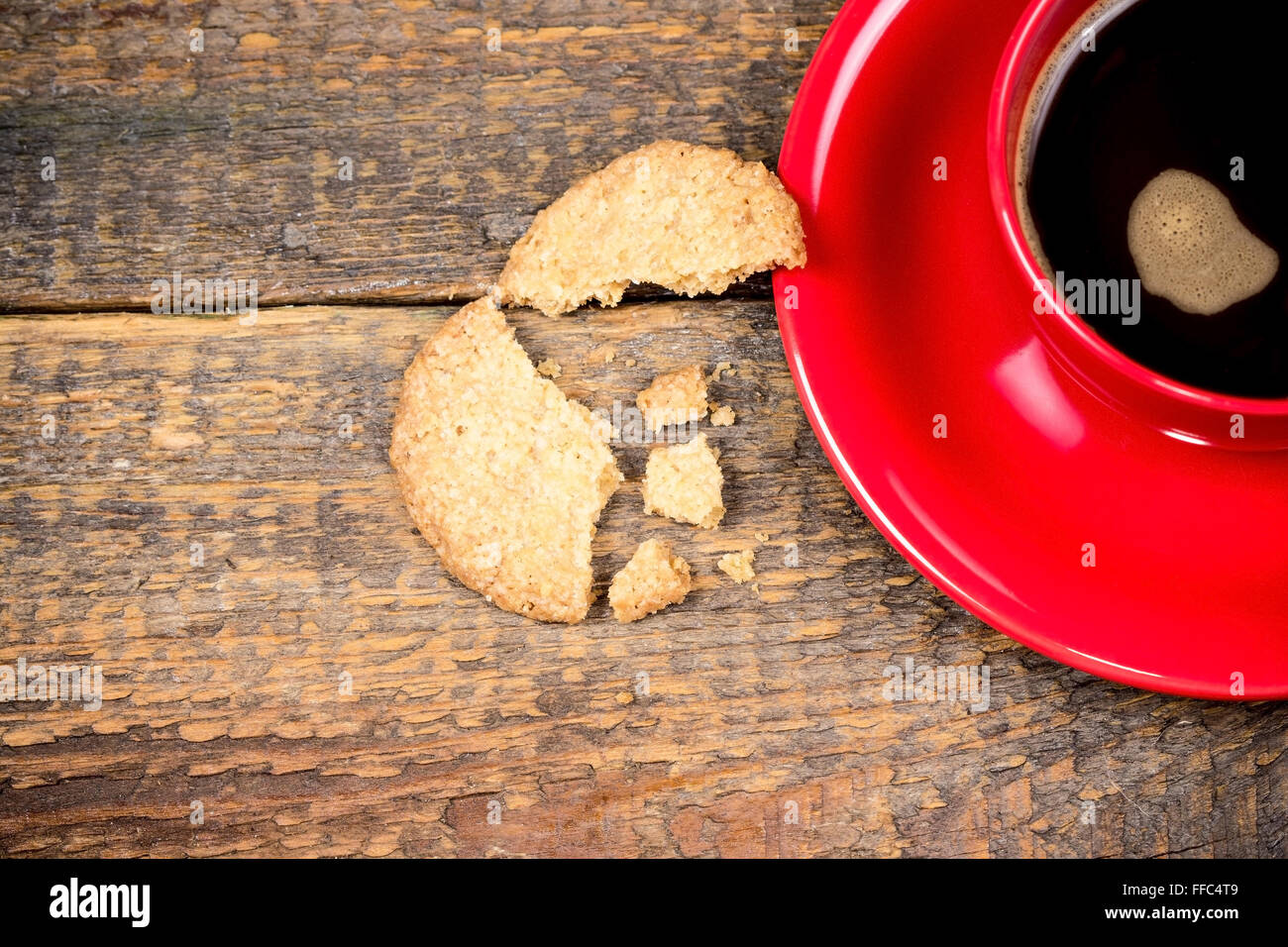 Cracked cafe table hi-res stock photography and images - Alamy