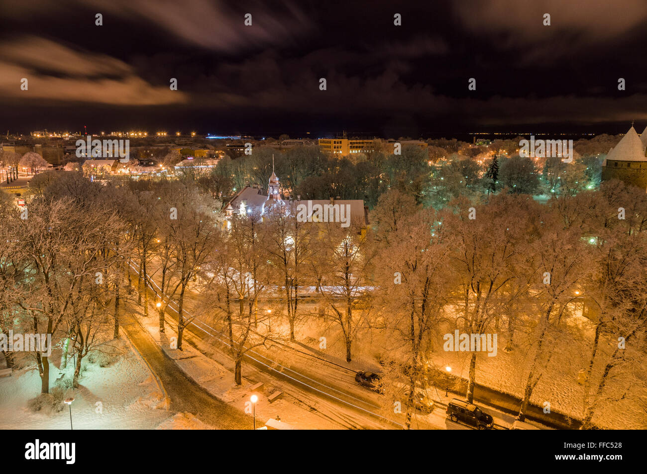 City platform view hi-res stock photography and images - Alamy