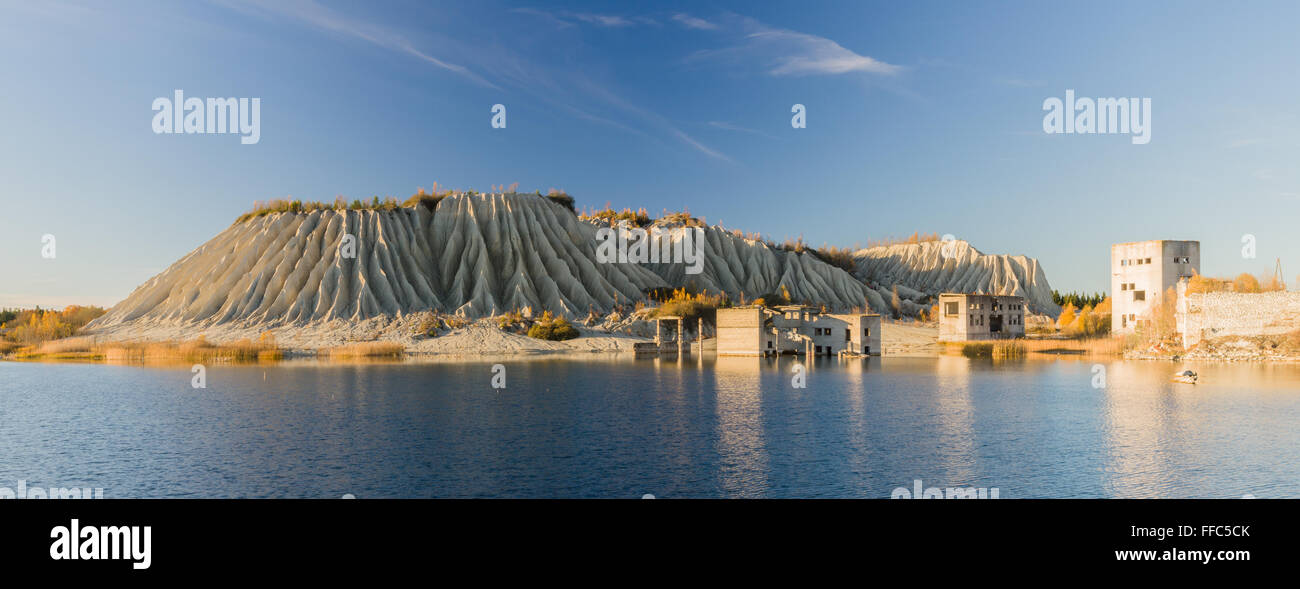 Quarry blasting hi-res stock photography and images - Alamy