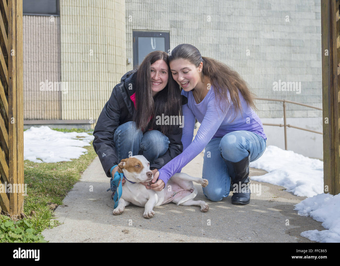 Wantagh, New York, USA. 7th Feb, 2016. Mom SARI and daughter EMILY ...