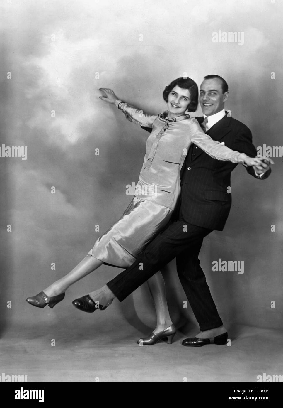 DANCE PARTNERS. /nAmerican dancer Maurice Mouvet (1888-1927), with his ...