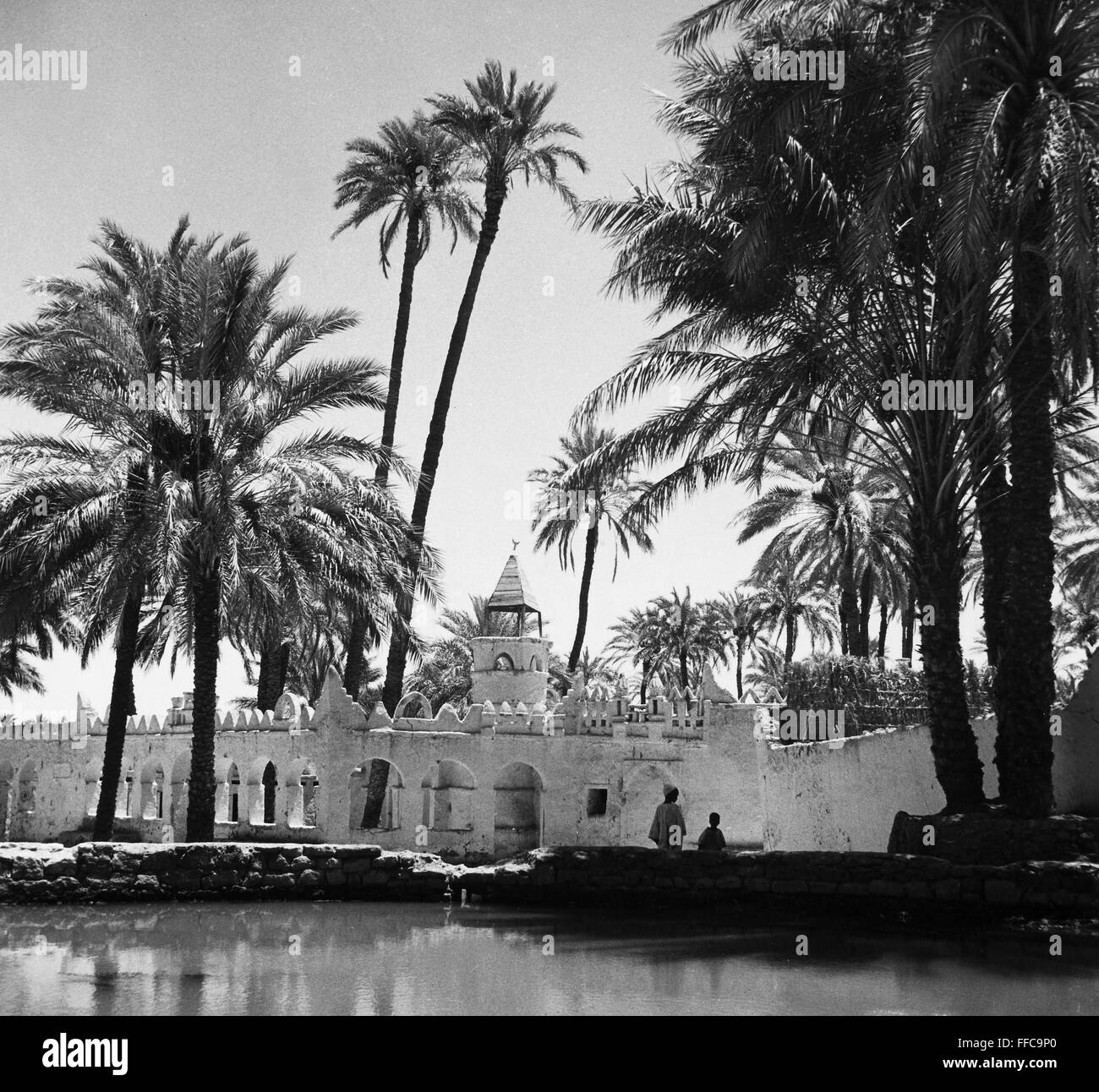 LIBYA: MOSQUE IN OASIS. /nPhotograph, 1950 Stock Photo - Alamy