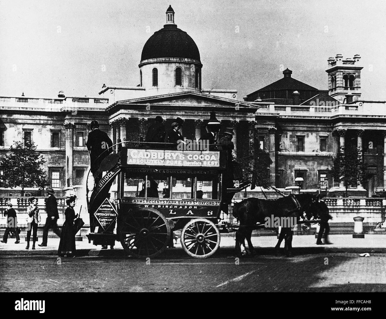 LONDON: OMNIBUS, c1900. /nAn omnibus in front of the National Gallery ...