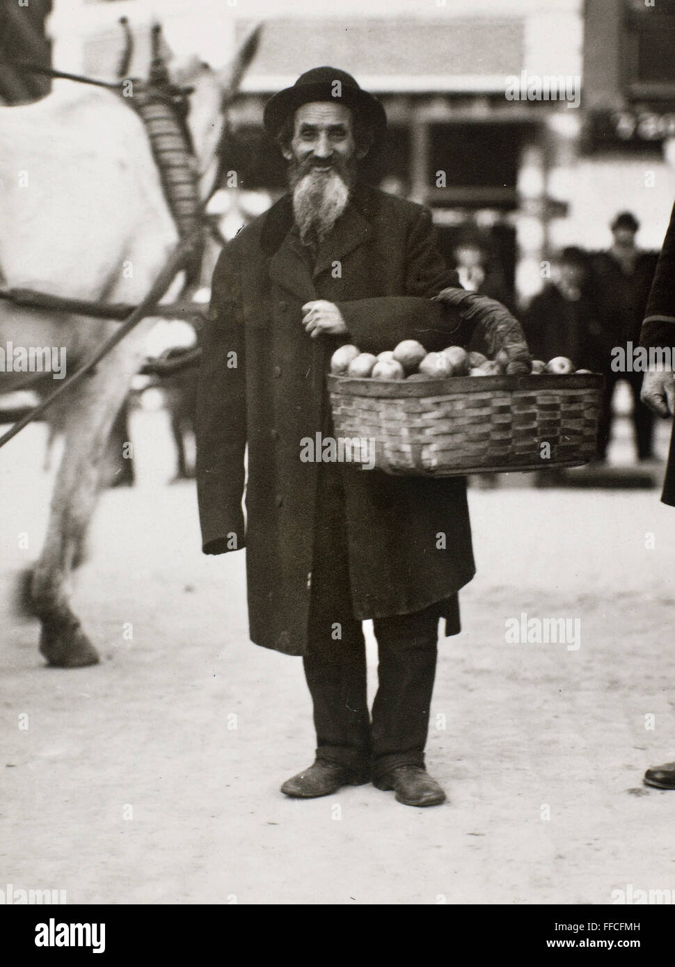 NEW YORK: PEDDLER, c1900. /nStreet peddler in New York City ...