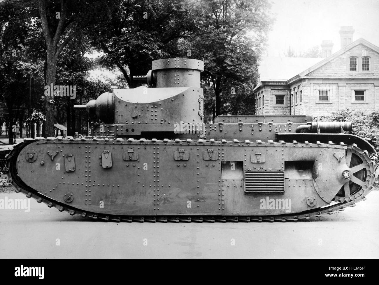 T-1 TANK, 1927. /nU.S. Army T-1 tank, 1927 Stock Photo - Alamy
