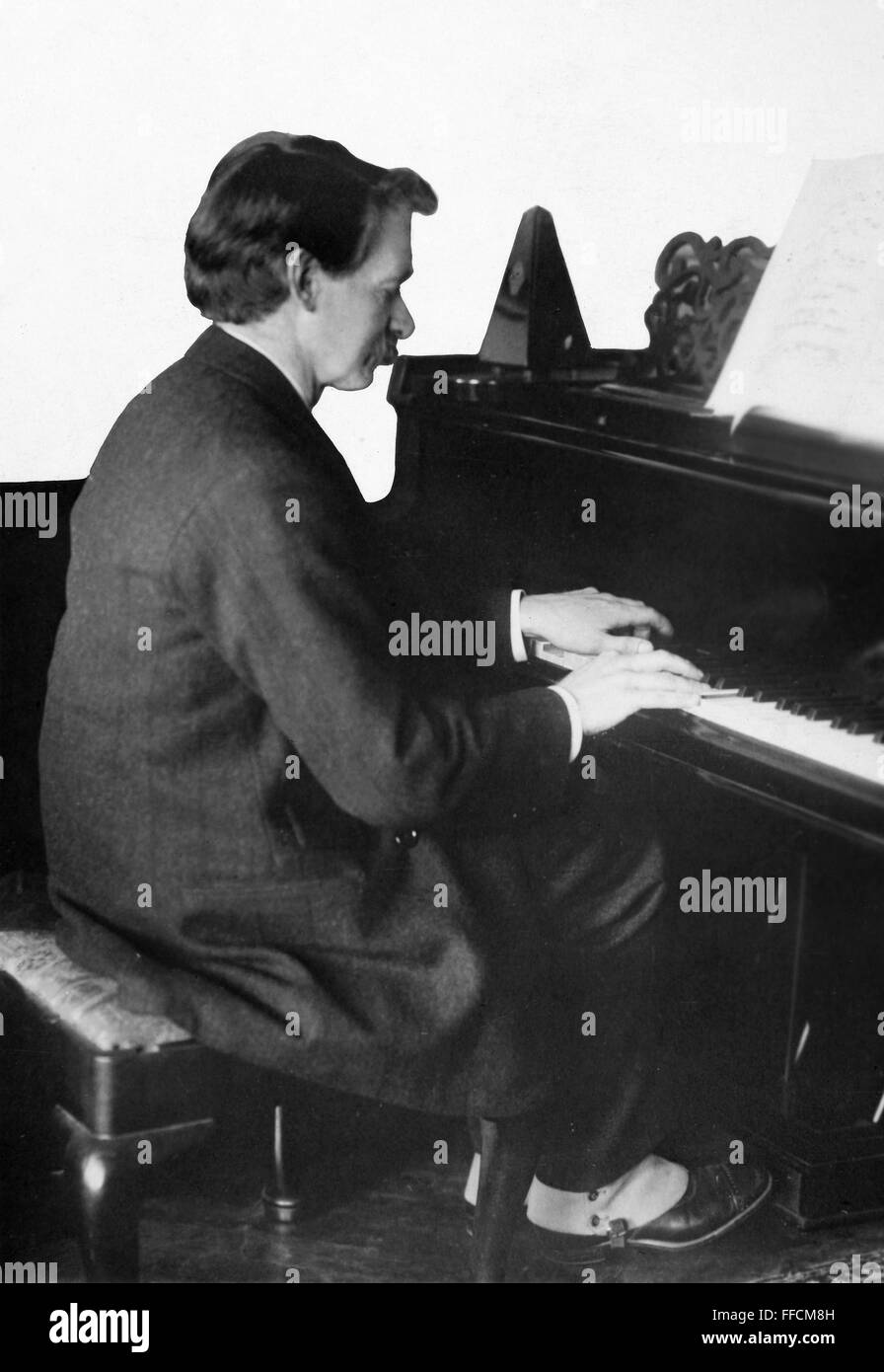 LEONARD BORWICK (1868-1925). /nEnglish pianist. Undated photograph ...