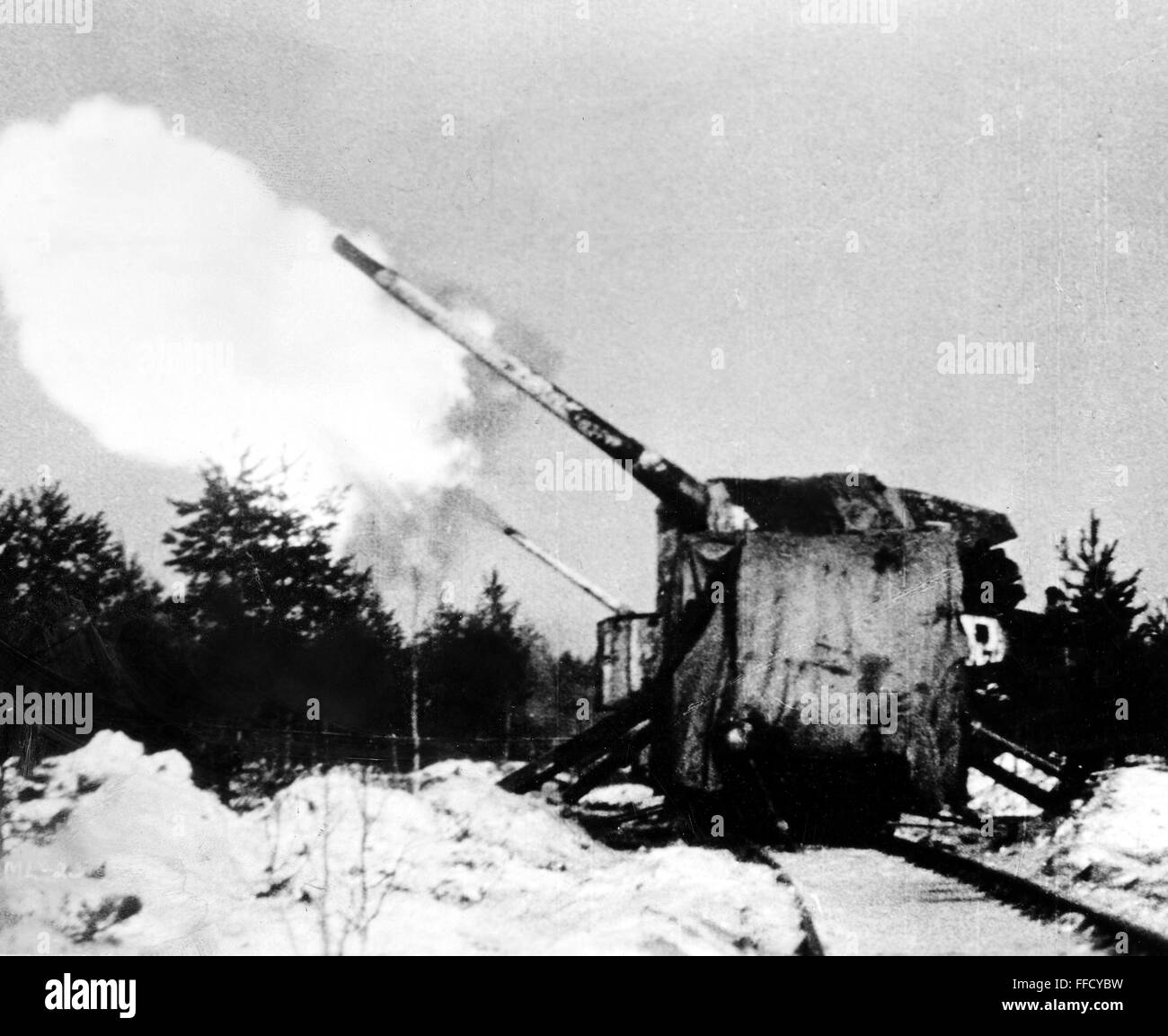 RUSSO-FINNISH WAR, 1939-40. /nSoviet railway guns battering the ...