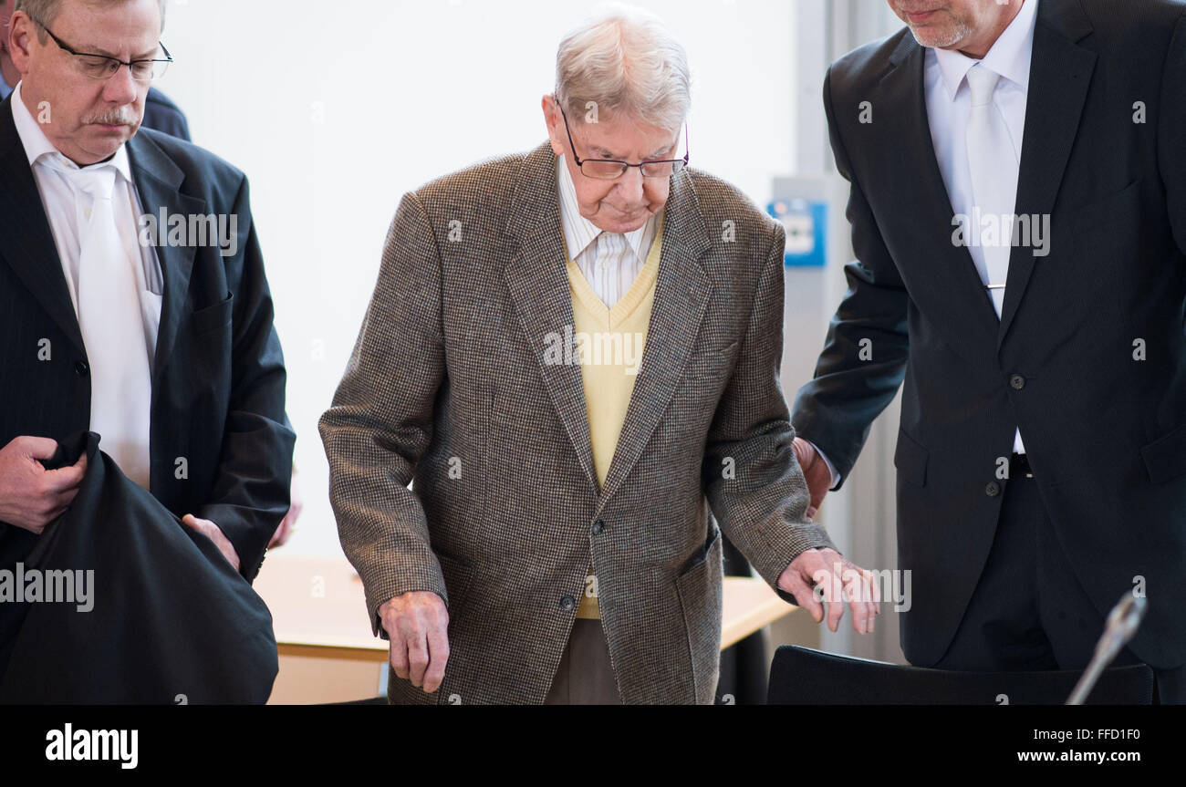 Detmold, Germany. 12th Feb, 2016. Reinhold Hanning (C), former guard at ...