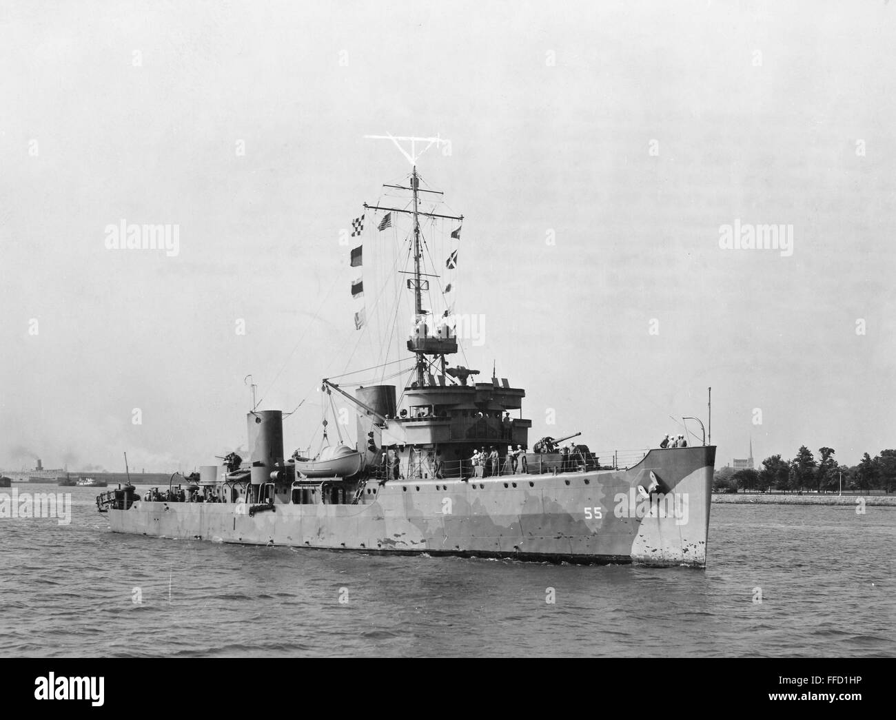 AMERICAN MINESWEEPER, 1943. /nThe USS Raven in warpaint during World ...