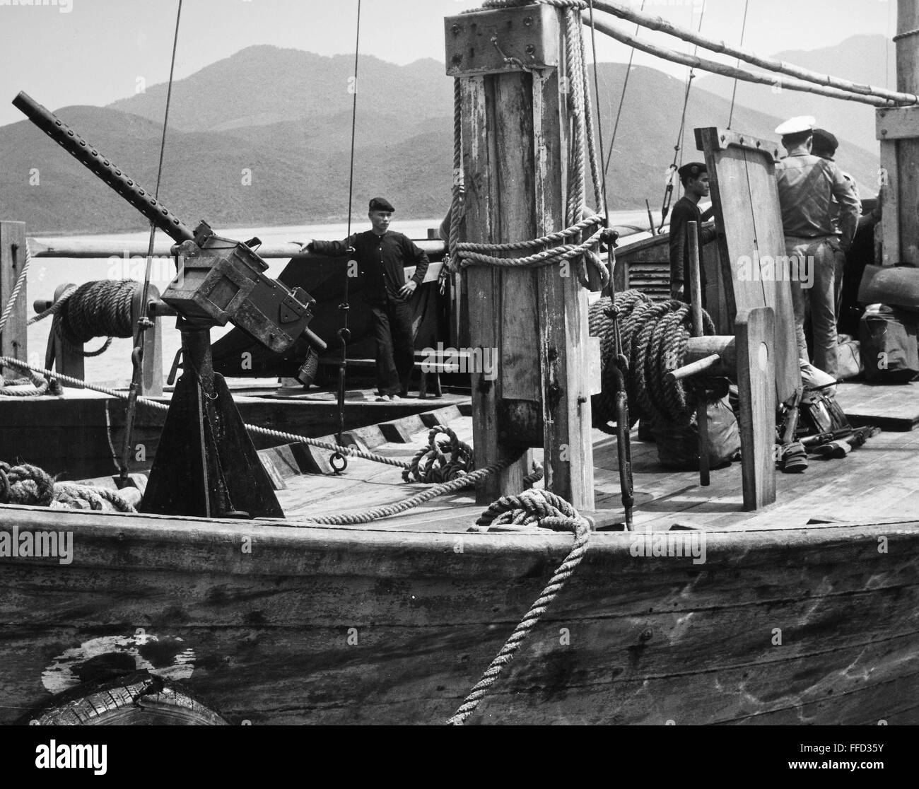 VIETNAM WAR: COMMAND JUNK. /nA 30 caliber machine gun, the heaviest ...