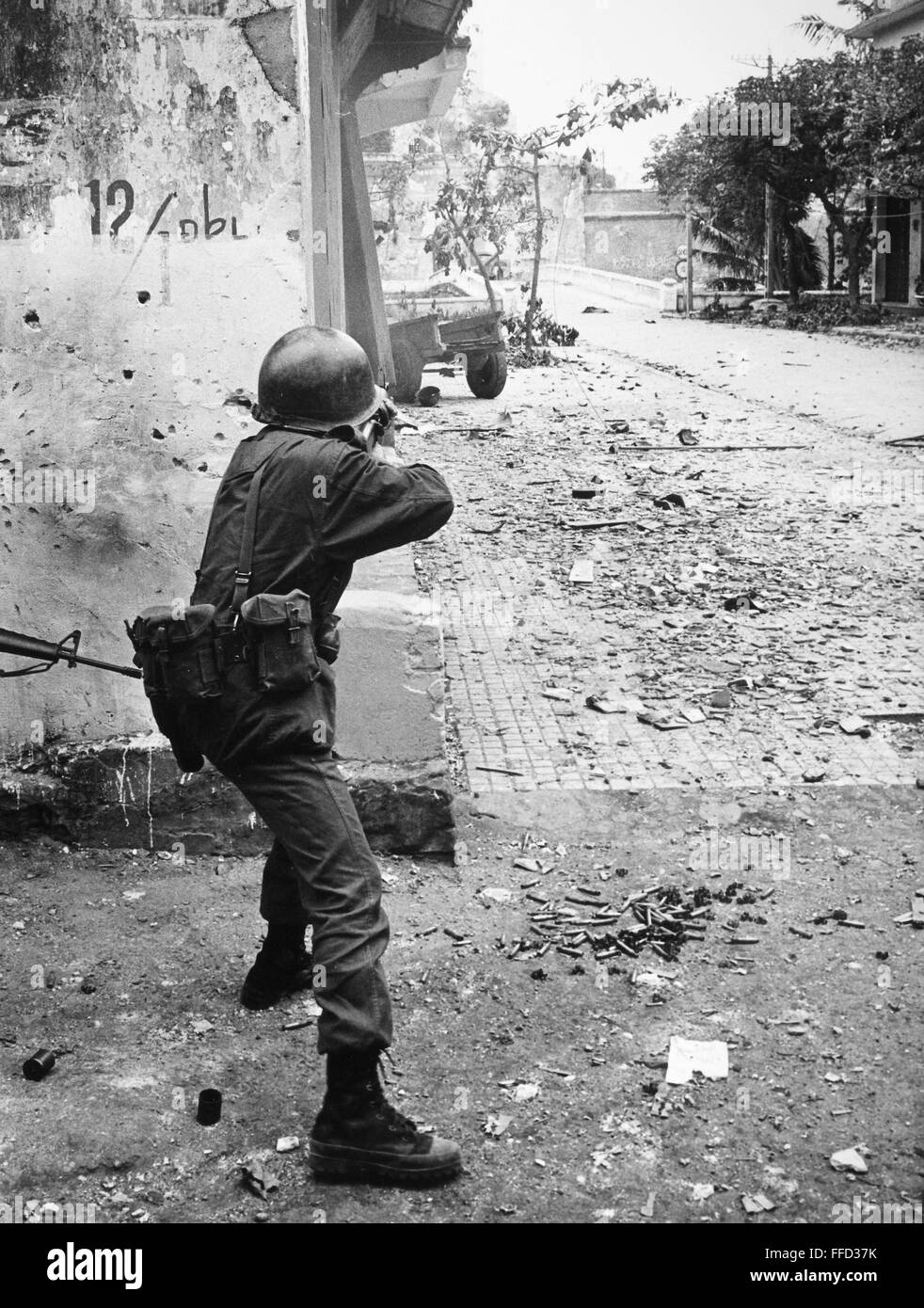 VIETNAM WAR: TET OFFENSIVE. /nA South Vietnamese soldier fires his ...