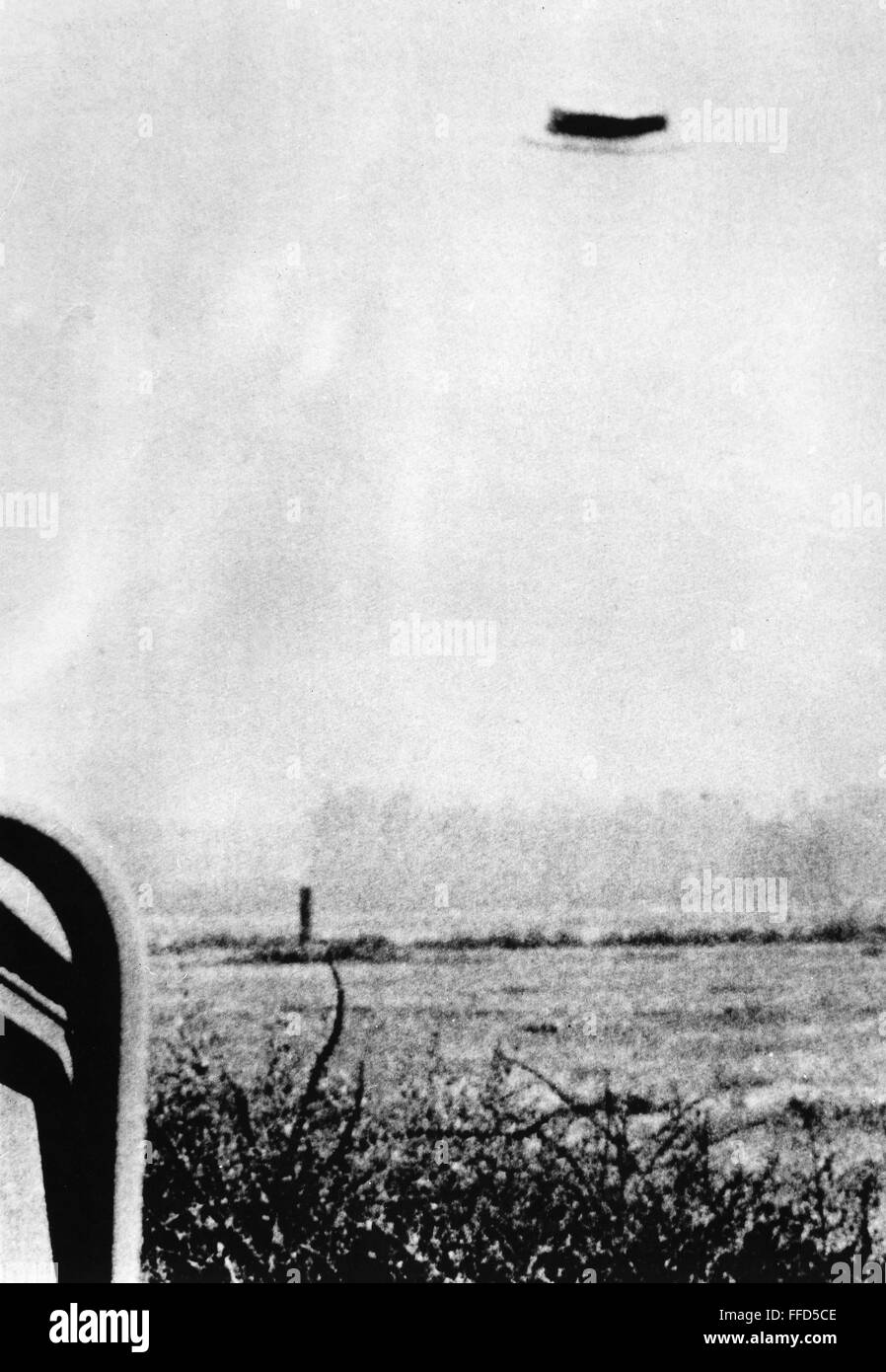 UFO, CALIFORNIA, 1965. /nFlying saucer photographed by a county highway ...