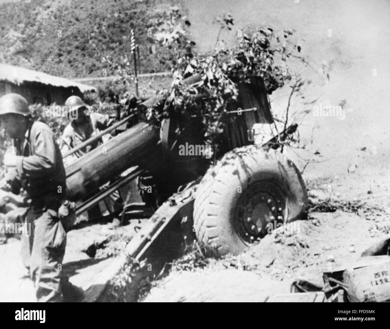 KOREAN WAR: ARTILLERY. /nU.S. field artillery at the front ...