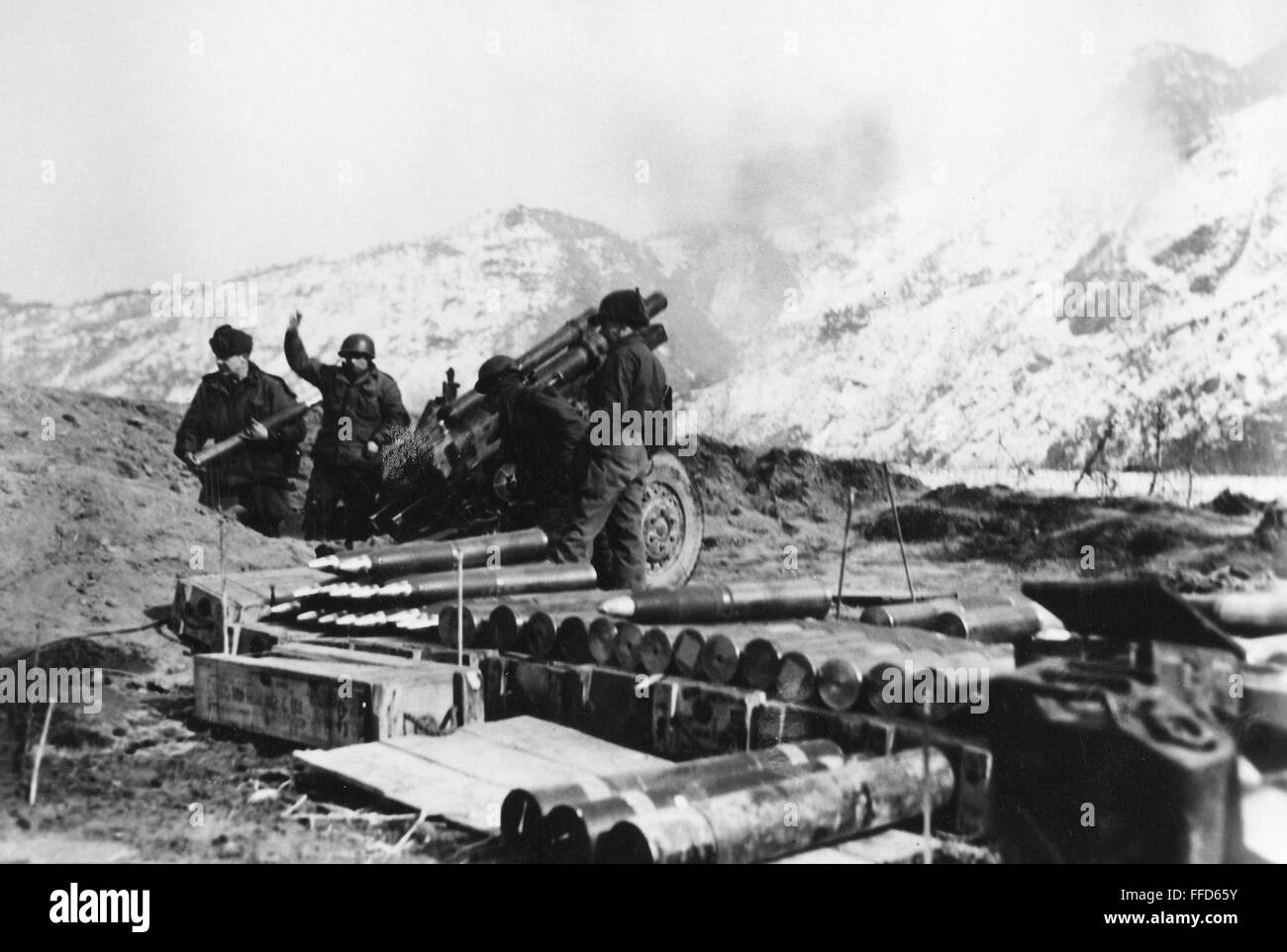 KOREAN WAR: ARTILLERY. /nAn American 105mm howitzer fires at North ...