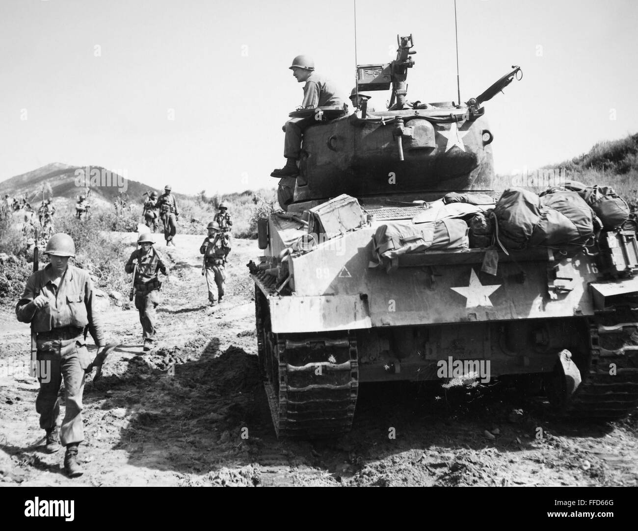 KOREAN WAR: ADVANCING. /nU.S. Army infantrymen, carrying rifles and ...