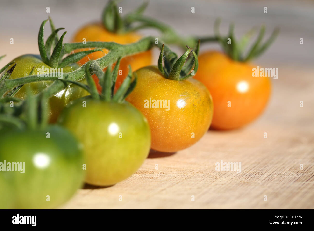 English vine tomatoes hi-res stock photography and images - Alamy