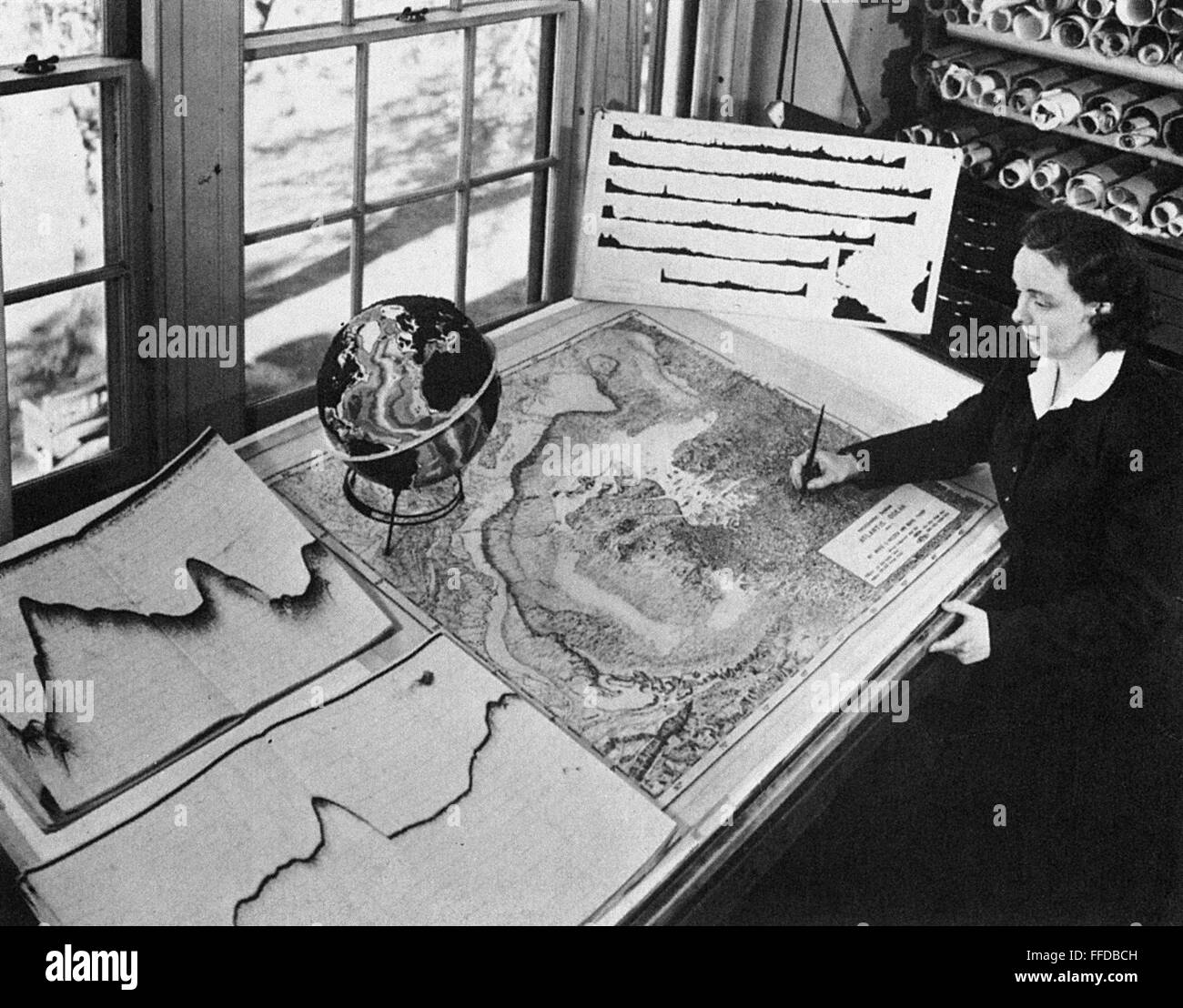 Map of ocean floor Black and White Stock Photos & Images - Alamy