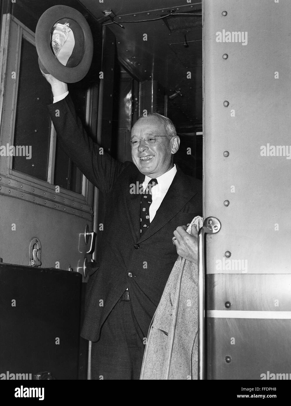 ALFRED MOSSMAN LANDON /n(1887-1987). American businessman and ...