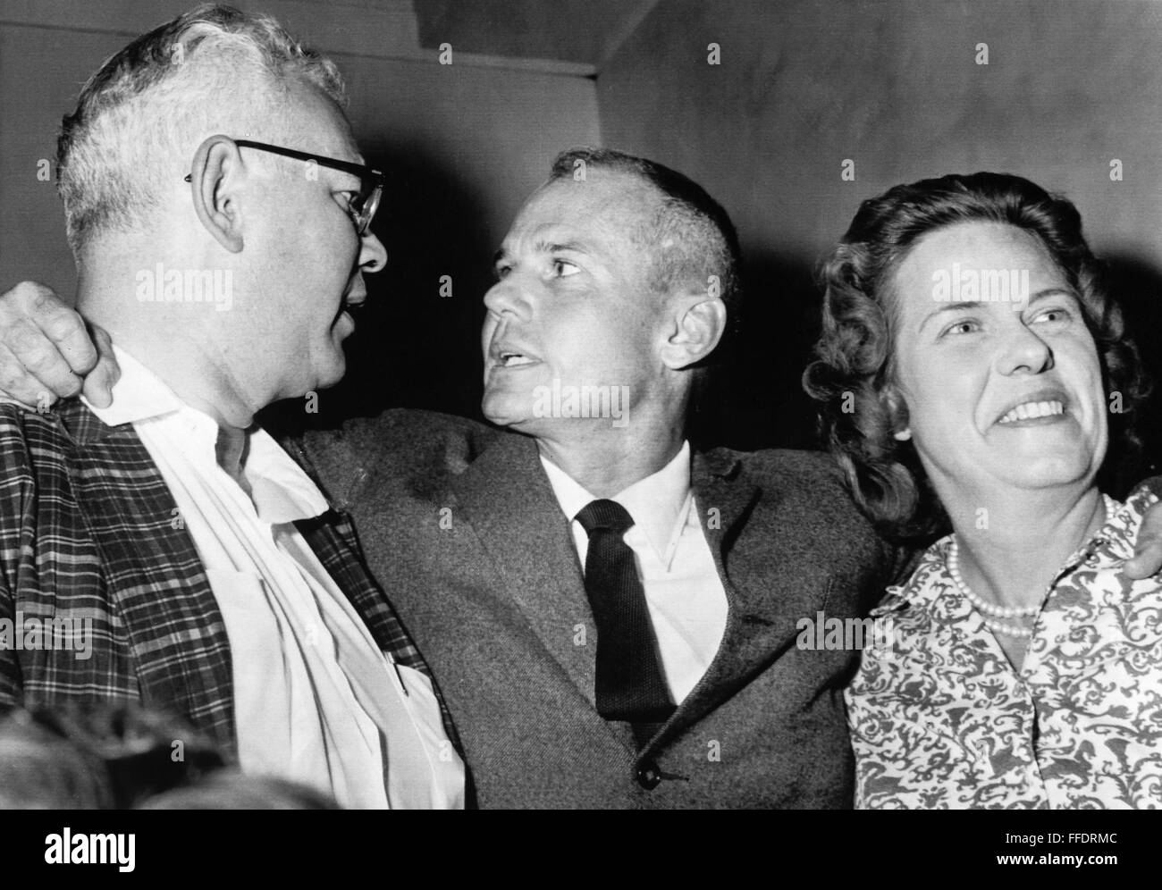 SAMUEL HOLMES SHEPPARD (1923-1970). /nAmerican doctor. Sheppard (center ...