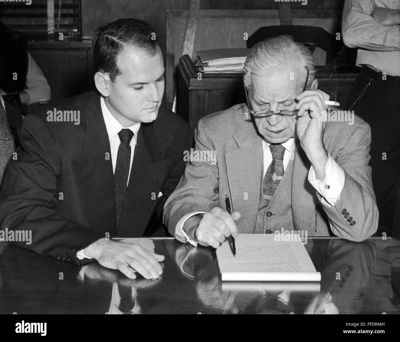 SAMUEL HOLMES SHEPPARD /n(1923-1970). American doctor. Sheppard (left ...