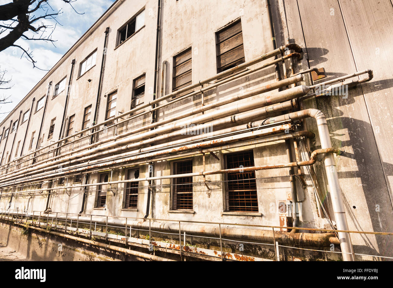 Pipes on outside wall building hi-res stock photography and images - Alamy