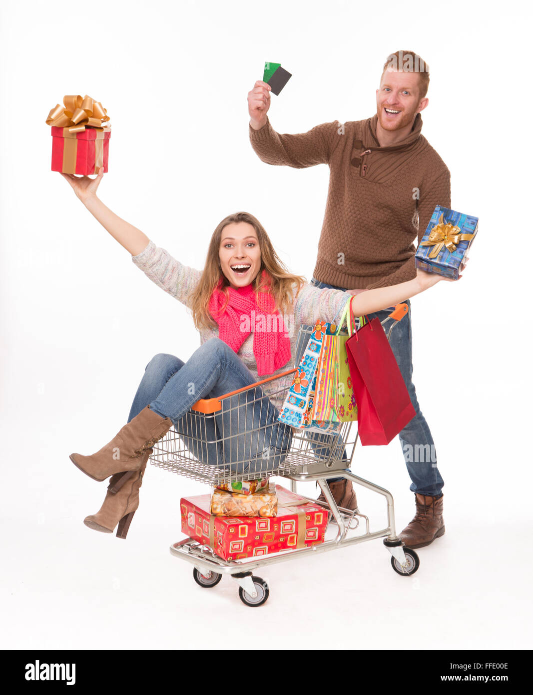 Couple with shopping cart hi-res stock photography and images - Alamy