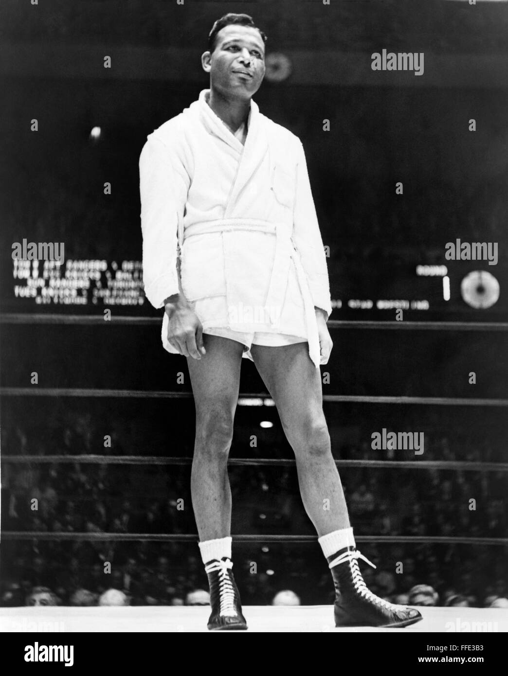 SUGAR RAY ROBINSON /n(1921-1989). NΘ Walker Smith, Jr. American boxer ...