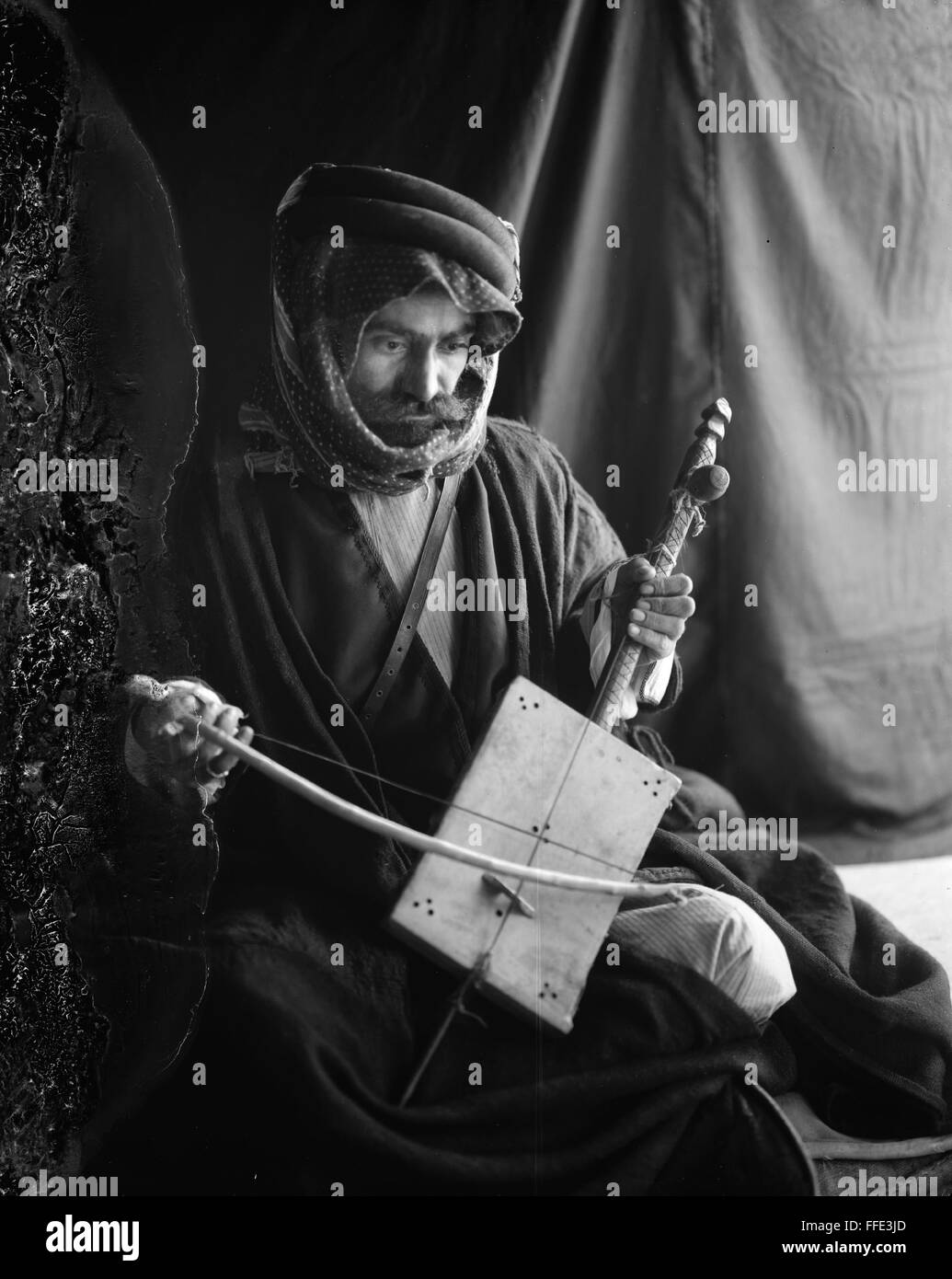 Arabic instrument hi-res stock photography and images - Alamy