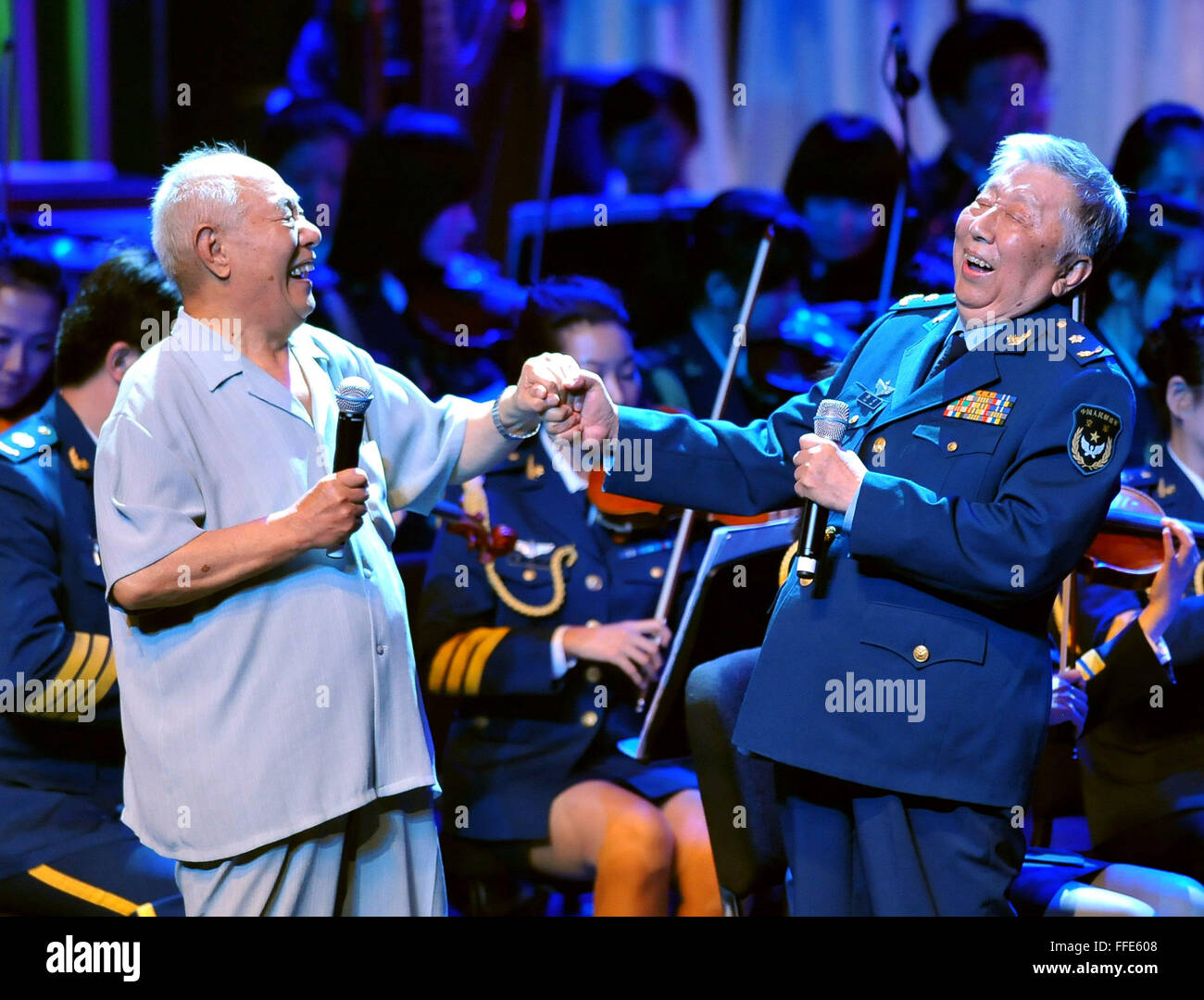 Beijing, China. 12th Feb, 2016. File photo taken on July 25, 2010 shows artist Yan Su (R ...