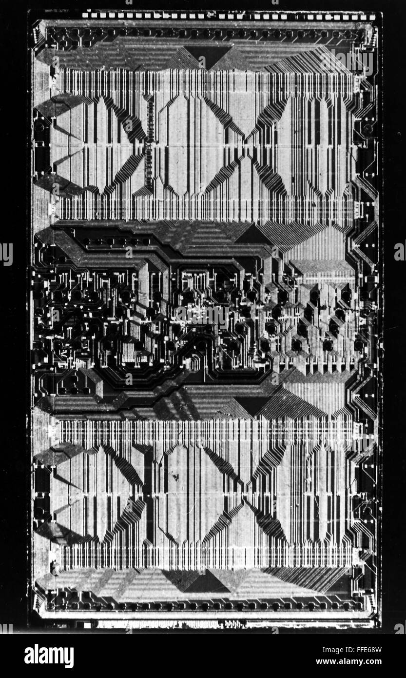 COMPUTER MEMORY CHIP, 1982. /nExperimental computer memory chip ...