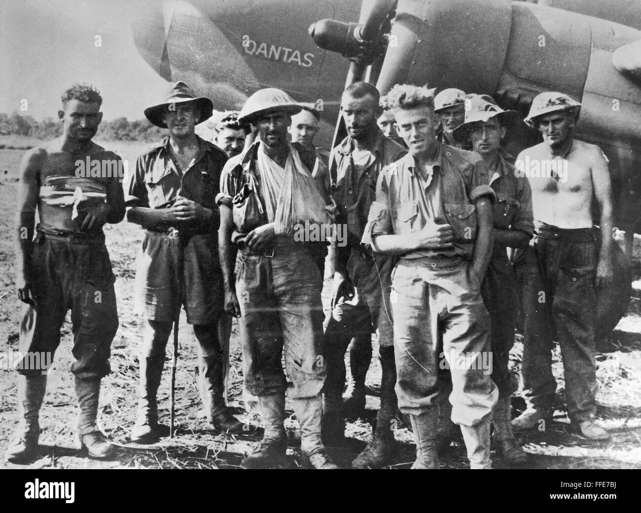 WORLD WAR II: AUSTRALIA. /nAustralian wounded soldiers posing before ...