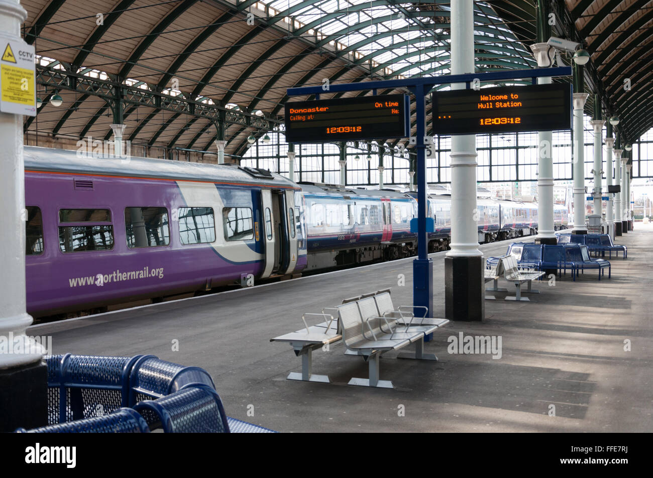 Hull railway station hi-res stock photography and images - Alamy