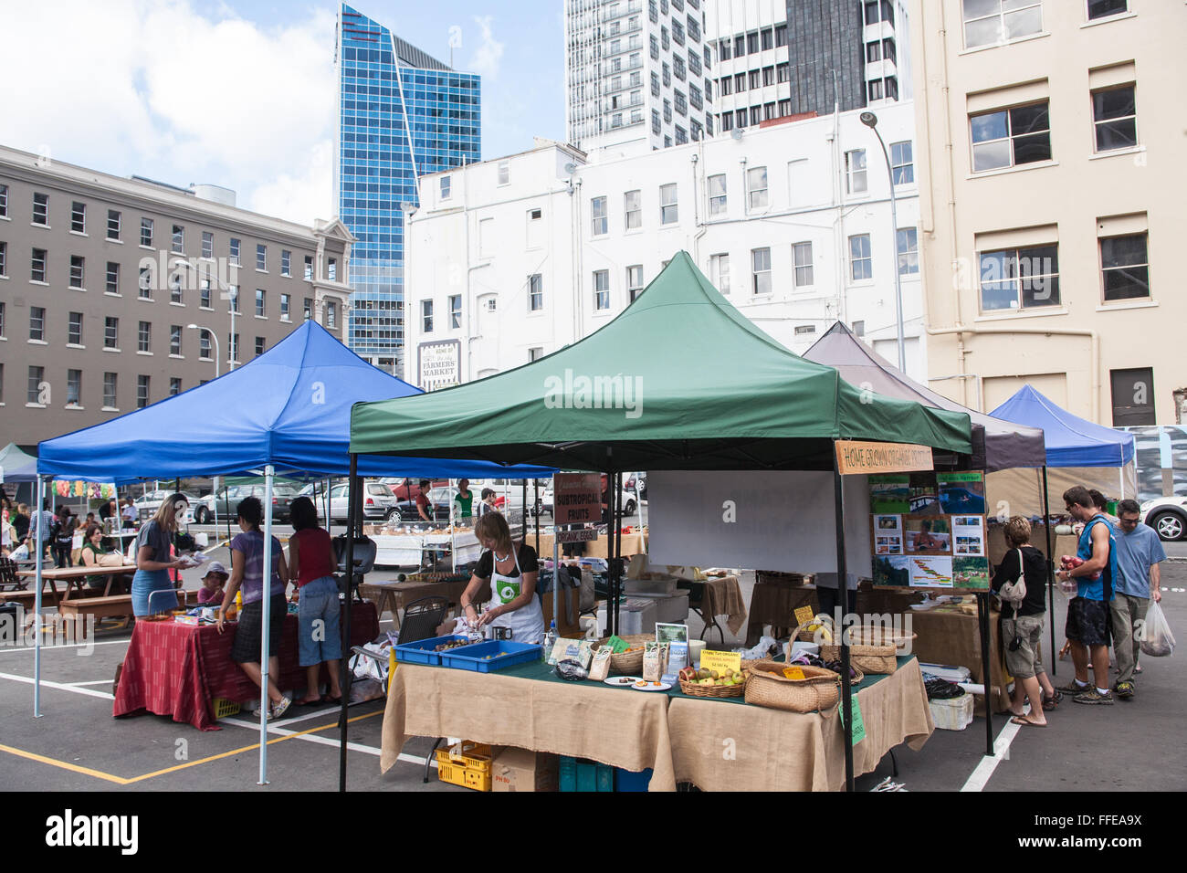 New zealand coastal pacific train hi-res stock photography and images ...