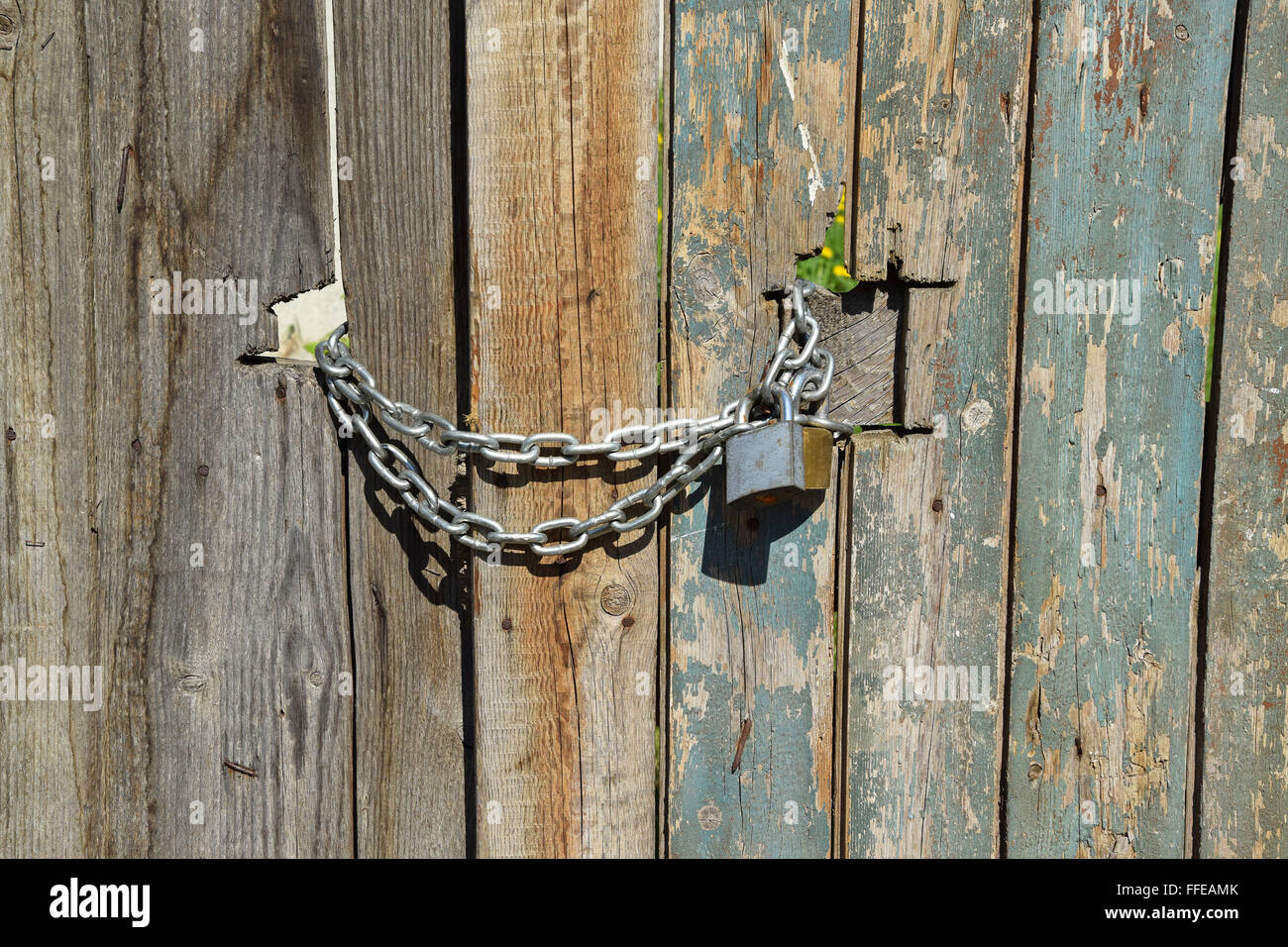Padlock and chain on the wooden door Stock Photo - Alamy