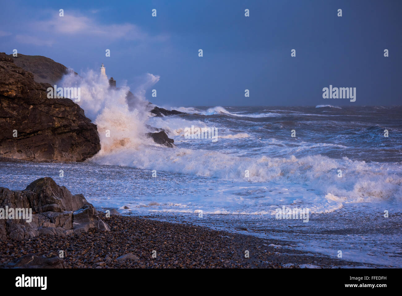 Rough seas rocks hi-res stock photography and images - Alamy