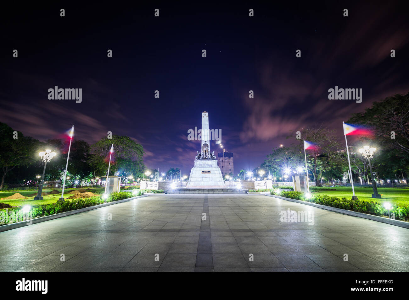 The Rizal Monument at night, at Rizal Park, in Ermita, Manila, The ...