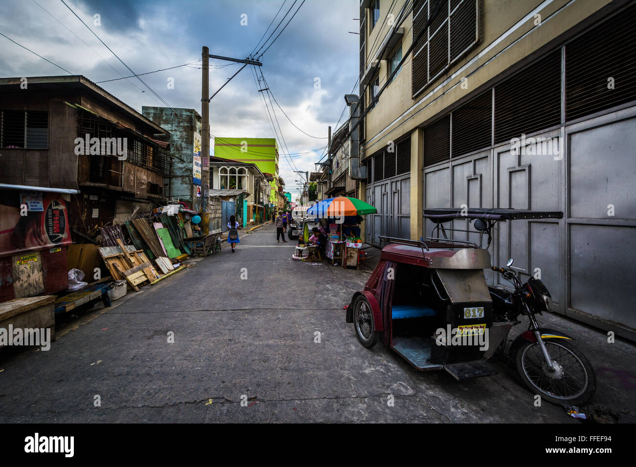 An alley in Sampaloc, Manila, The Philippines Stock Photo - Alamy