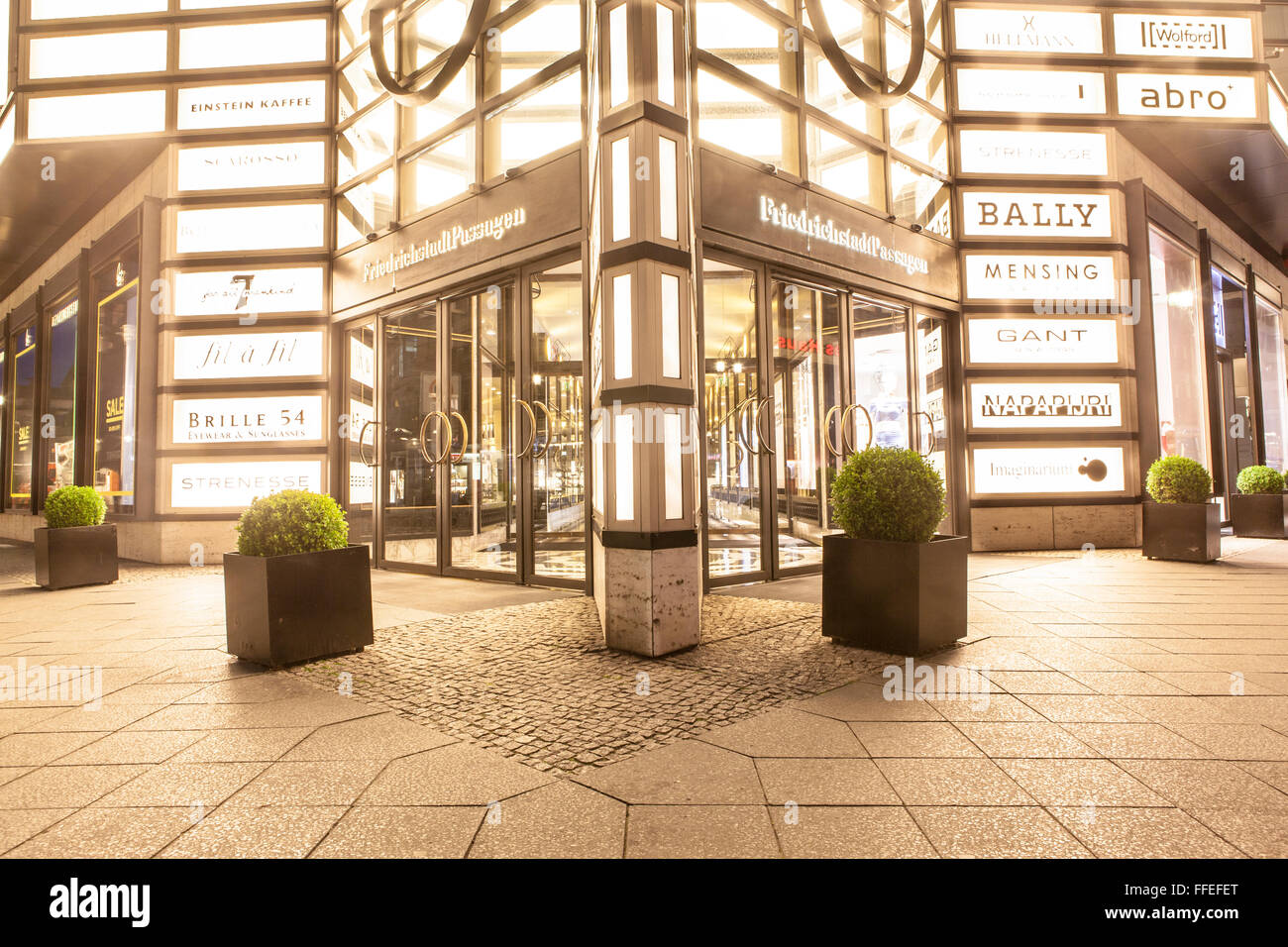 department store entrance Stock Photo - Alamy