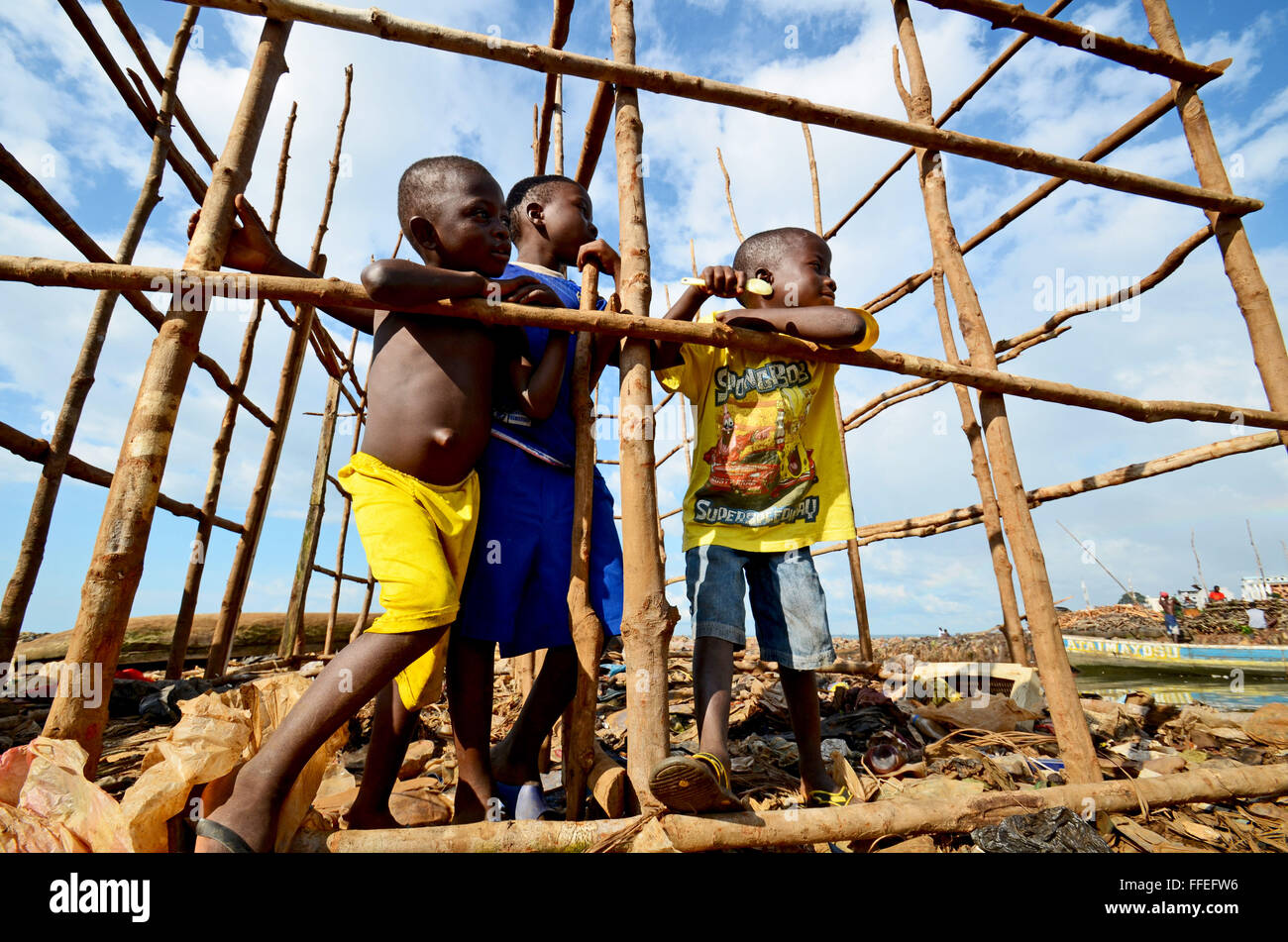 Kroo bay shanty town hi-res stock photography and images - Alamy