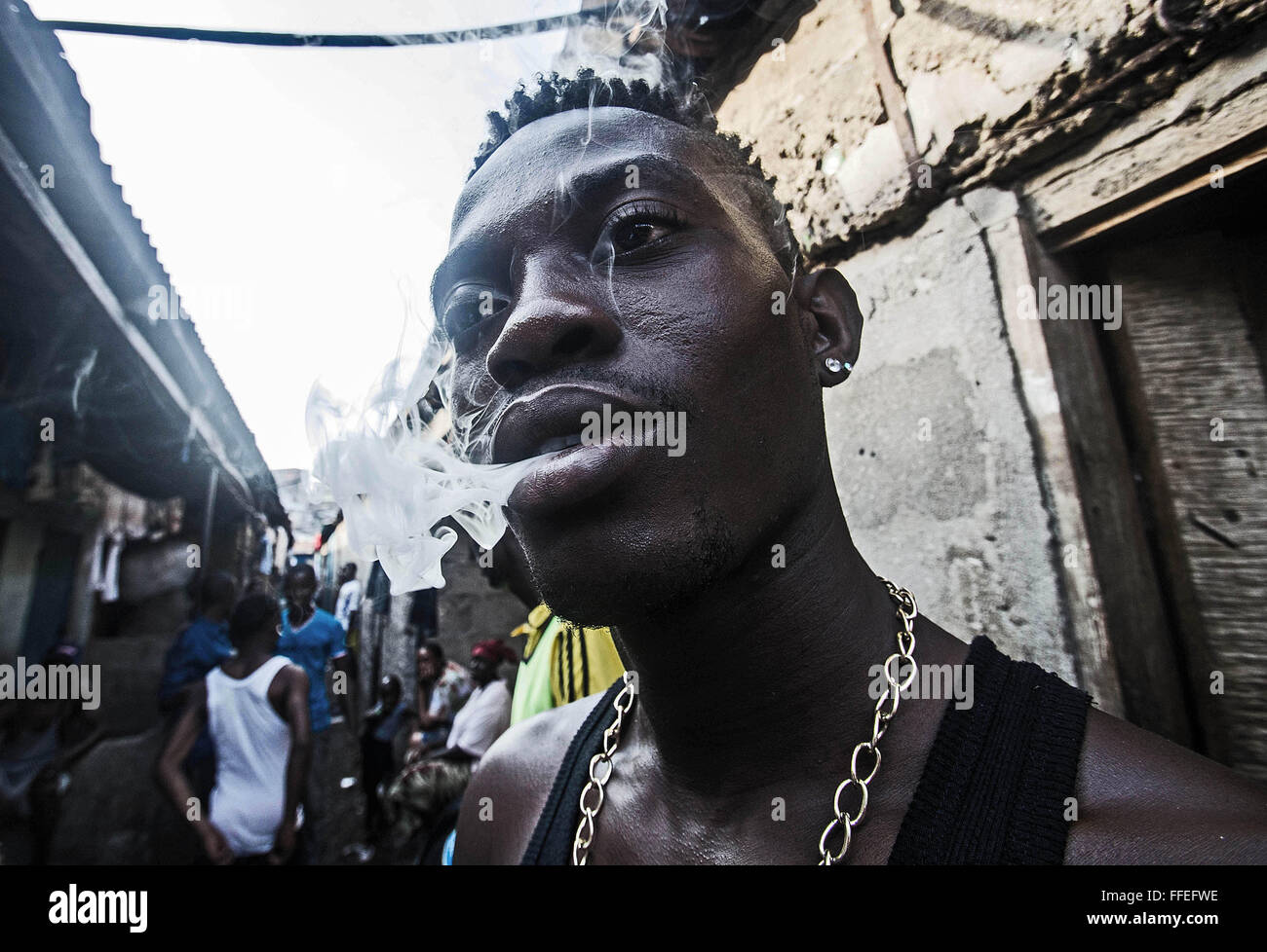 Smoking a joint hi-res stock photography and images - Alamy