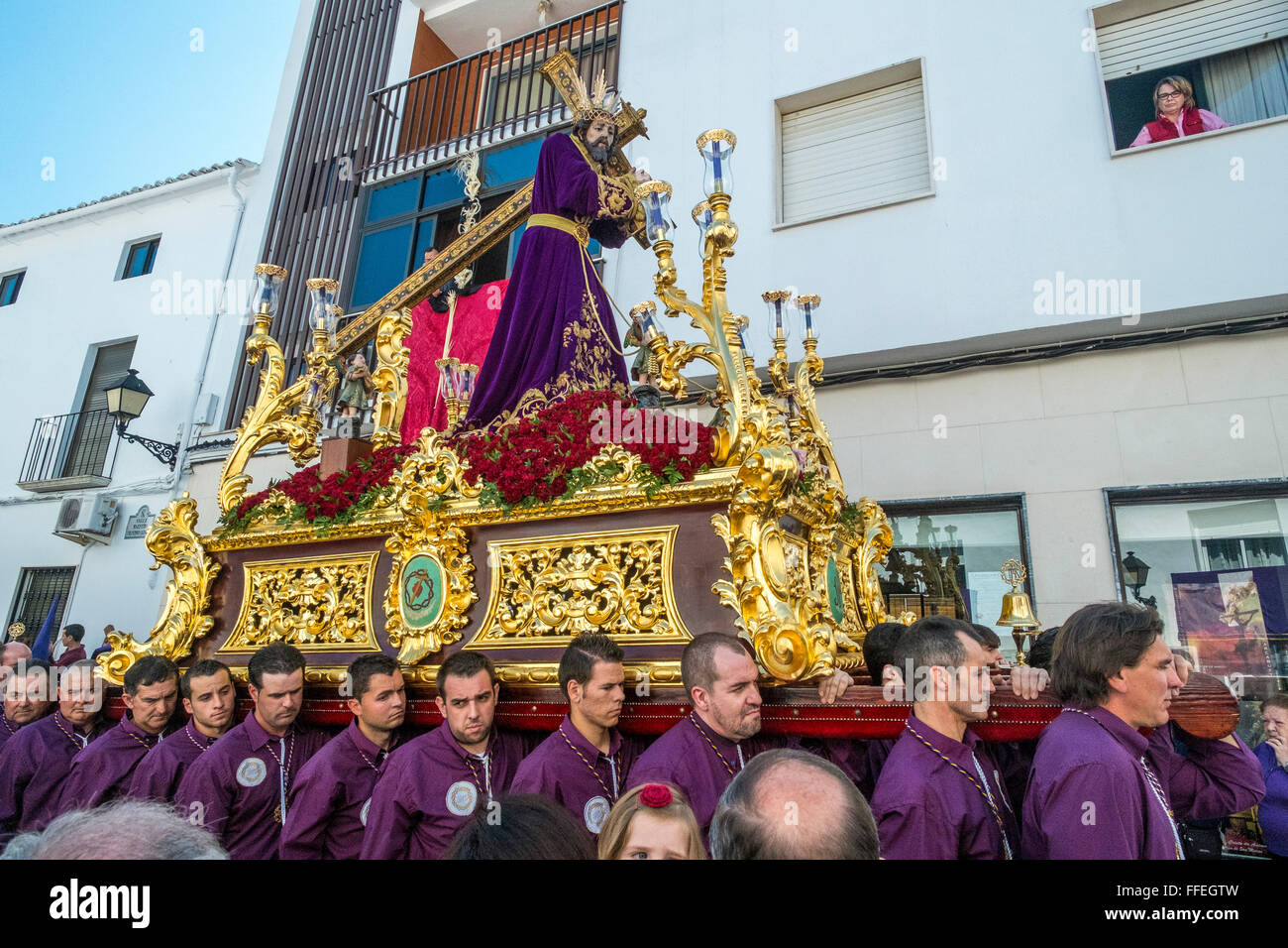 Jesus carrying the holy cross hi-res stock photography and images - Alamy