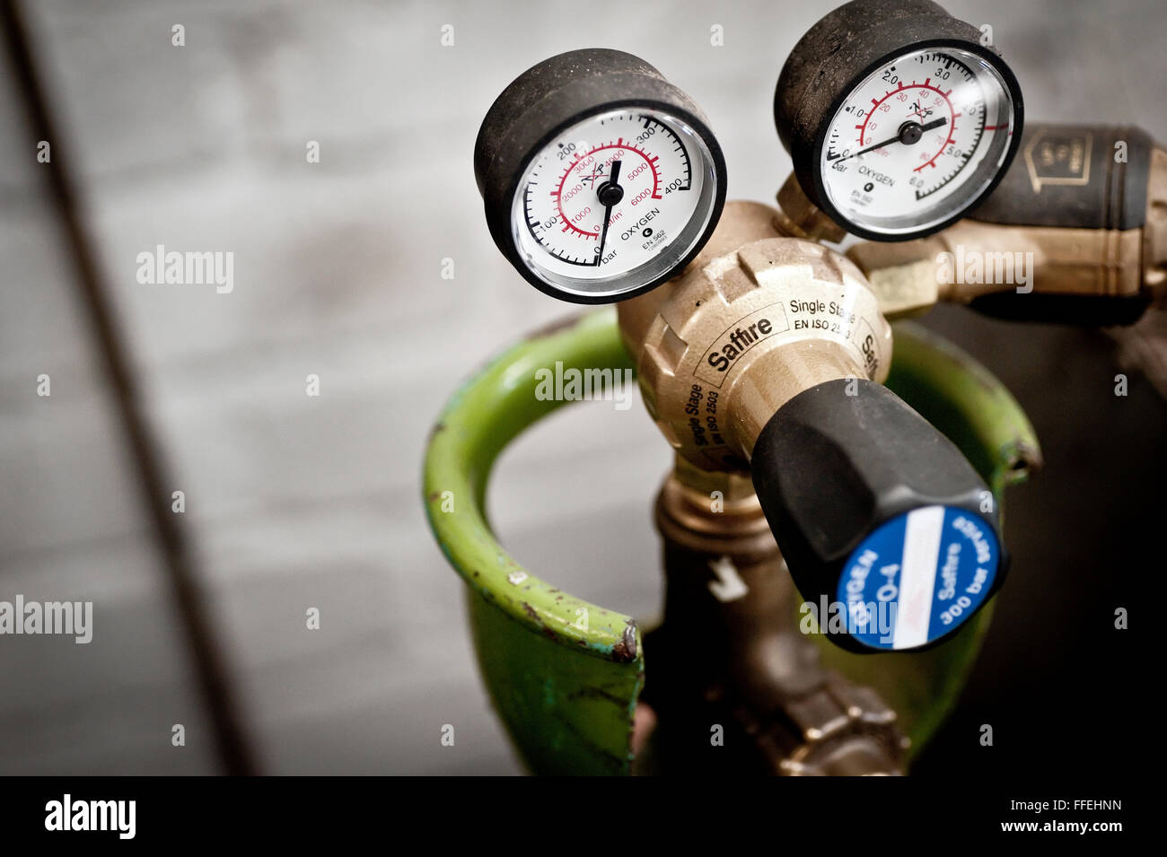 Oxygen bottle hi-res stock photography and images - Alamy