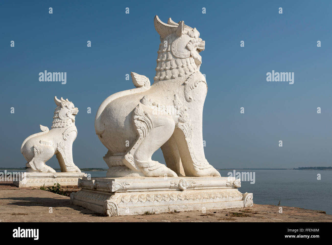 Chinthes pair hi-res stock photography and images - Alamy