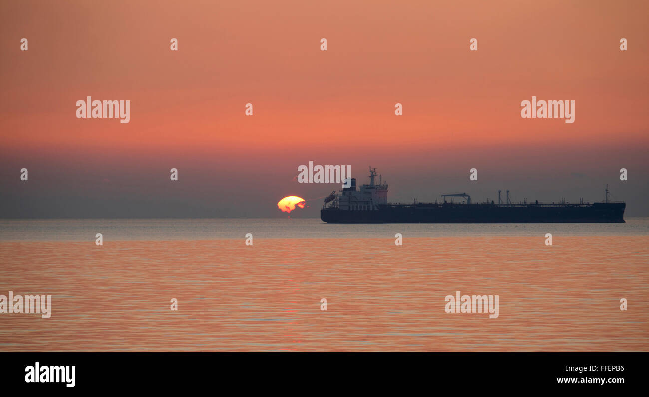 Tanker ship sunset hi-res stock photography and images - Alamy