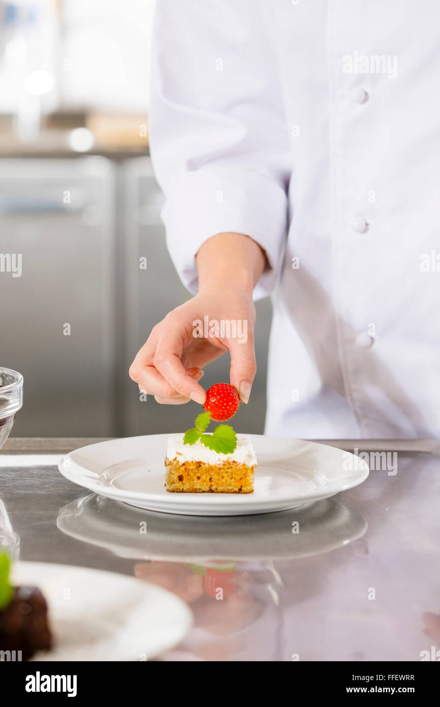Chef make dessert cake with strawberry Stock Photo - Alamy