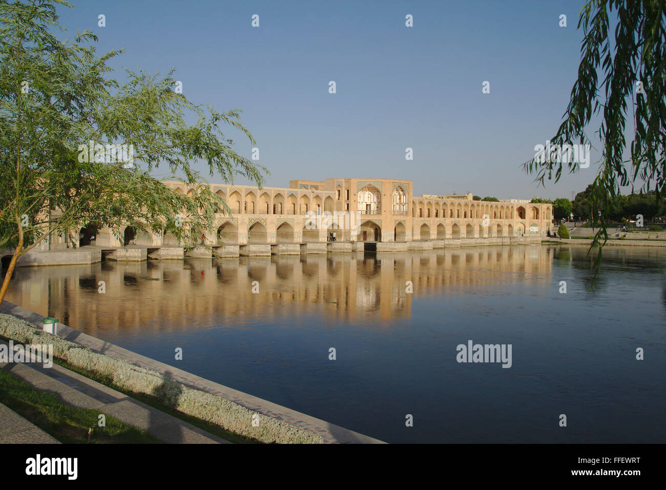 Khaju Bridge and Zayandeh River in Isfahan, Iran Stock Photo - Alamy